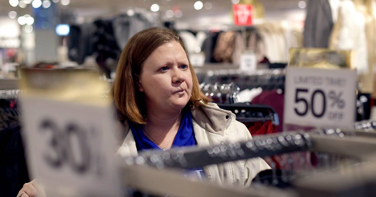 Skjorte med nazi-tegn blev solgt i stormagasiner - Finans