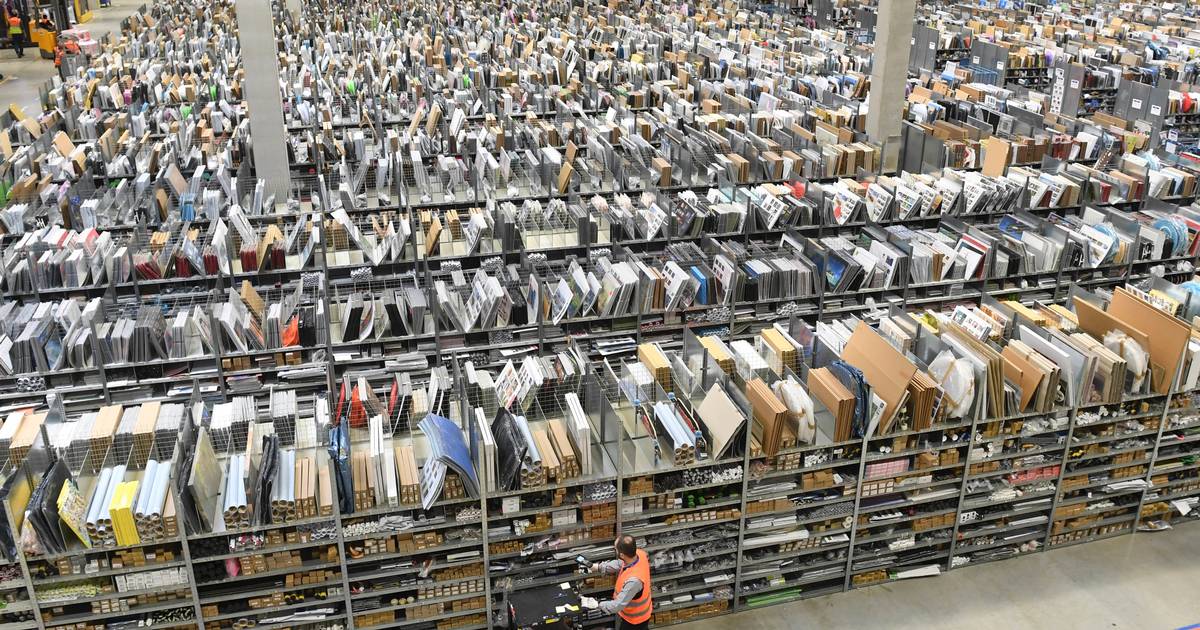 Amazon hæver startlønnen og vil hyre 125.000 ansatte i USA - Finans