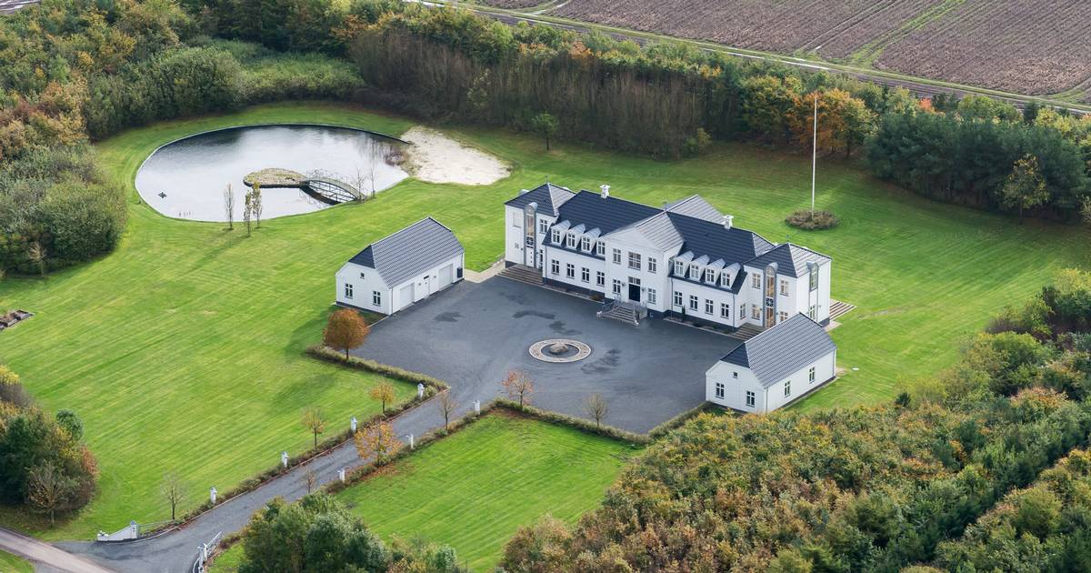 Kæmpe konkursgård med stuehuset "Lille Amalienborg" sættes til salg ...