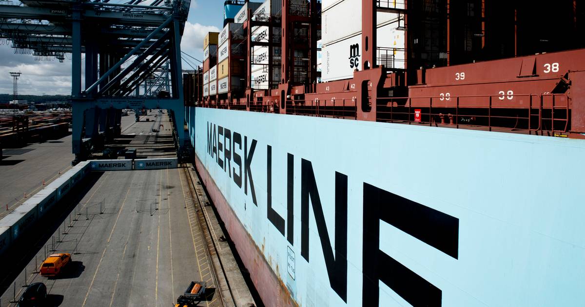 Mærsk vil genopbygge brændt skib og mindske tab - Finans