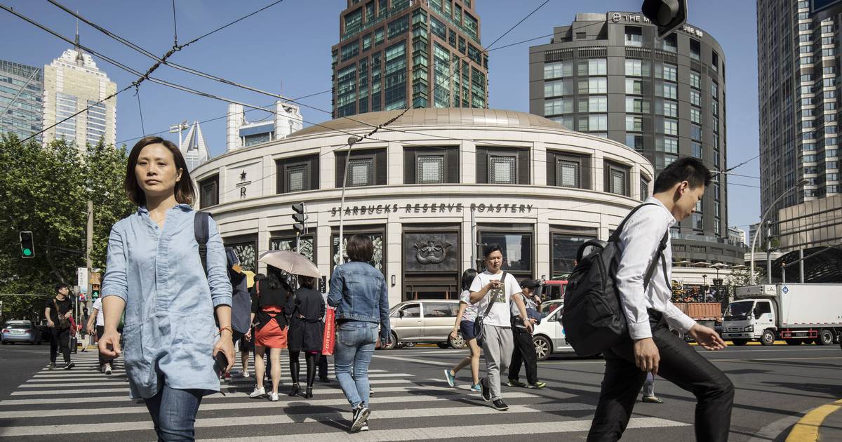 Flush with Nestle cash, Starbucks unveils bold China plan