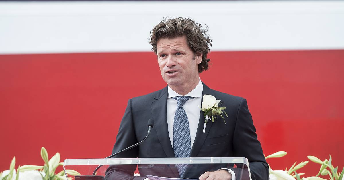 Baron Johan Wedell-Wedellsborg tager imod trecifret millionlussing