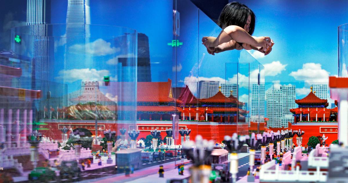 Legoland-ejer skærer milliarder i omkostninger - Jyllands-Posten