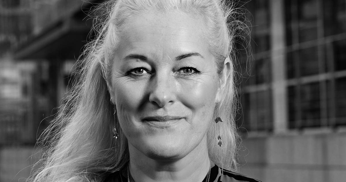 Danmarks første kvindelige HK-formand lader op ved at kigge på træerne ...