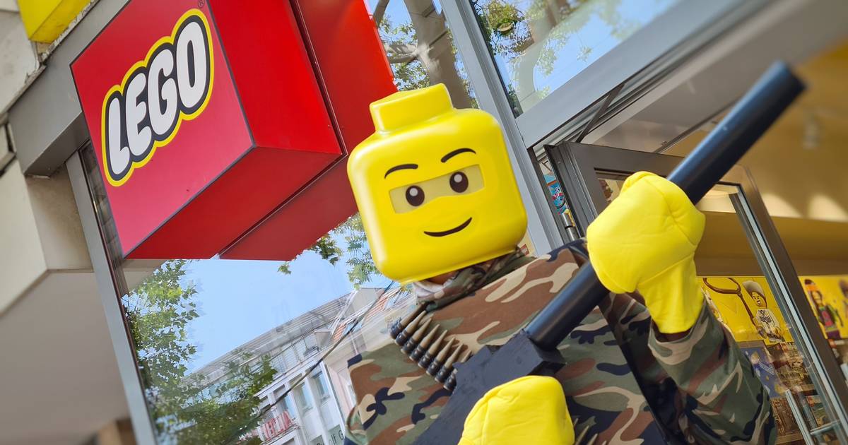 Lego trækker byggesæt tilbage efter protester - Finans