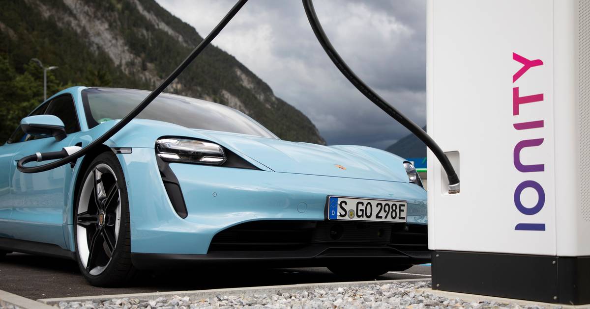 Det har været et rigtig godt år for Porsche og den nye elbil - Finans