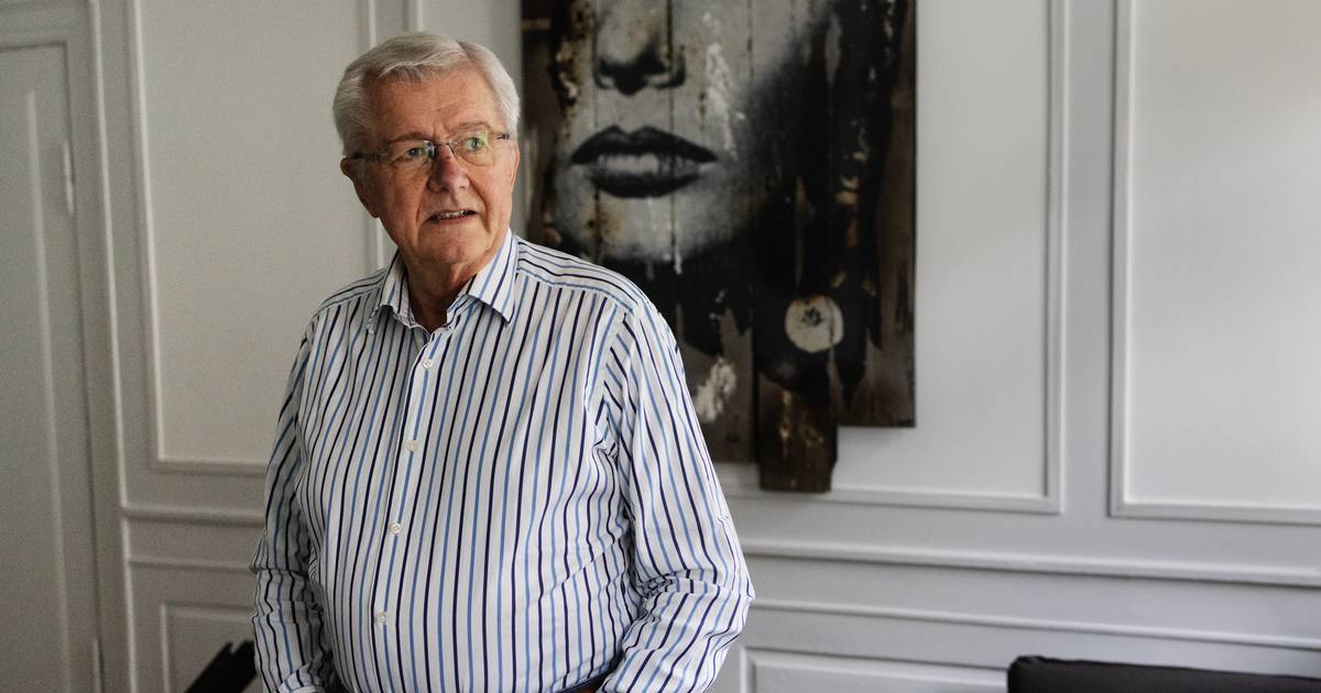 »Jeg sad og stirrede ud ad vinduet i flere timer mod et punkt i ...