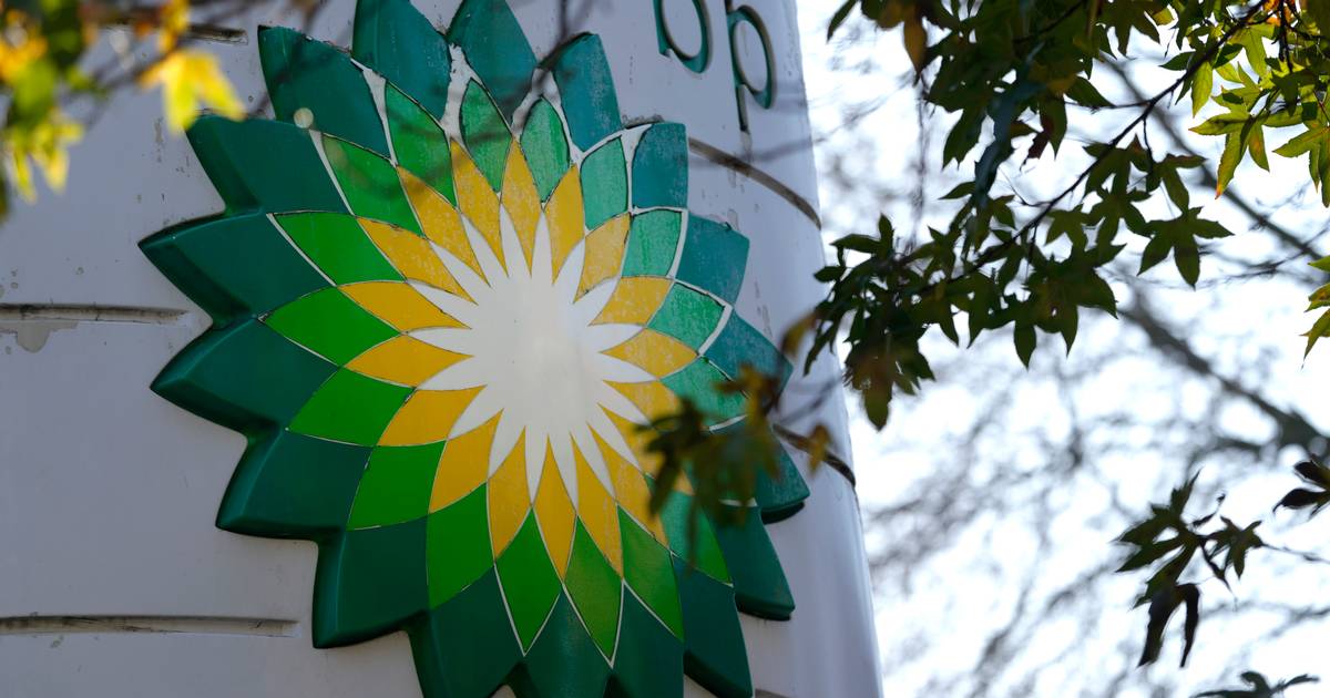 Lyttede med på sin kones Teams-møder: Nu er han anklaget for insider ...