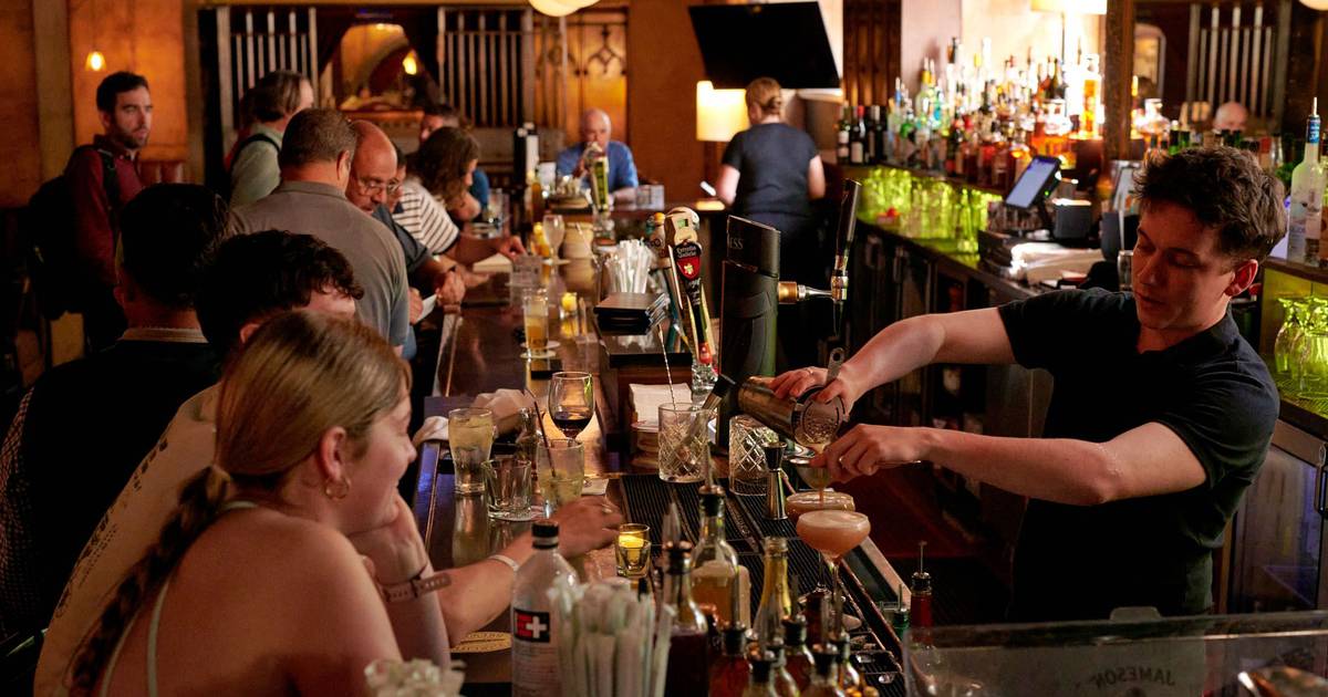 Cue the midweek DJ: Bars are meeting finance workers when they're in ...