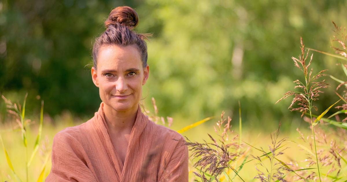 Hun har haft 3000 ledere på skolebænken for at lære dem en ny måde at ...