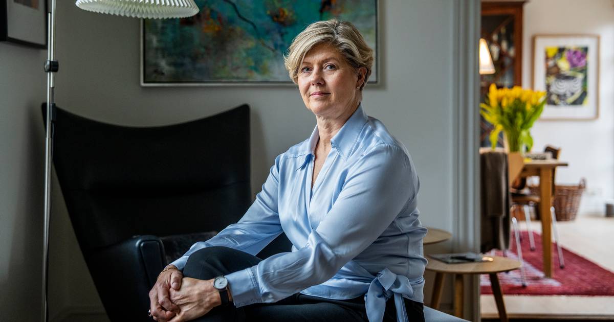 Da en mandlig kollega bad hende kopiere nogle papirer, tog hun til ...