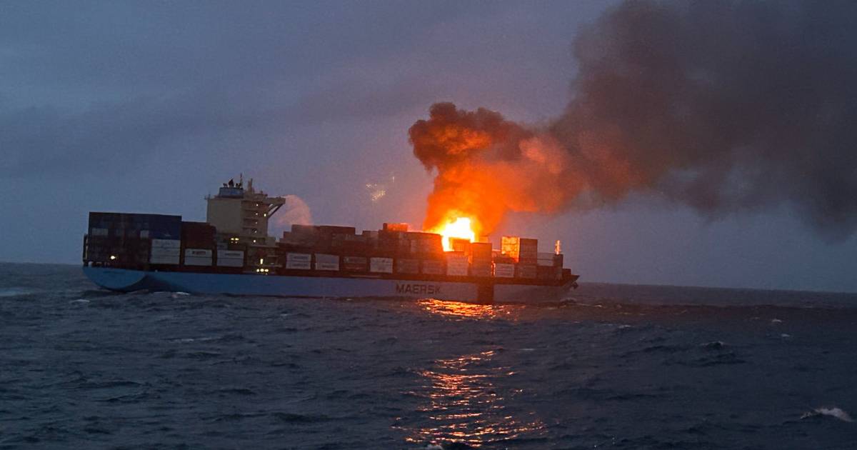Efter omfattende brand: Mærsk-skib er nået i havn - men én mand kom ...