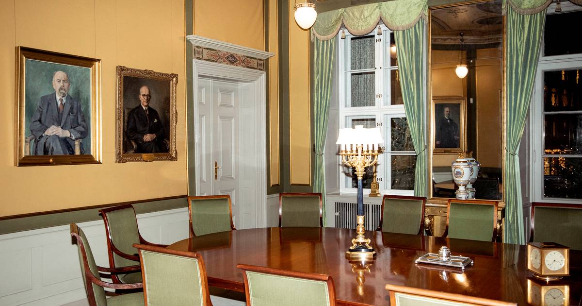 Mere end 300 genstande fra Danske Banks gamle hovedsæde skal på auktion - Jyllands-Posten