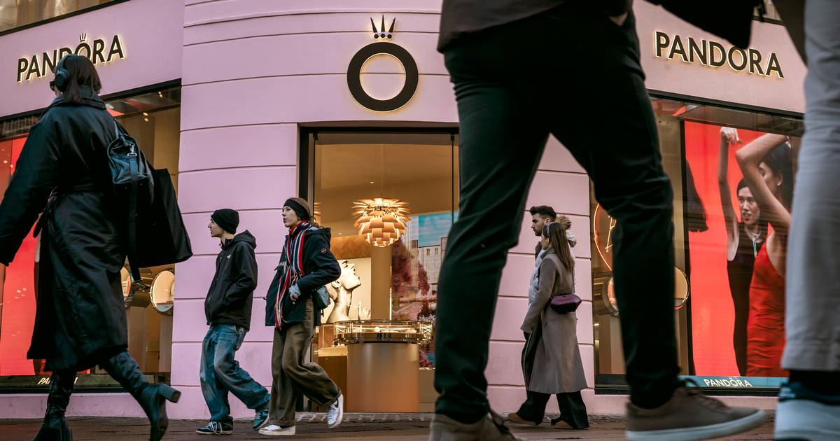 I en tid med usikkerhed og efter rekordår: Pandora forudser opbremsning ...