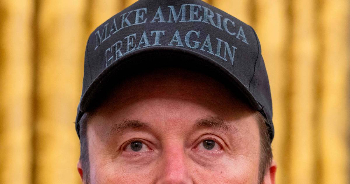 Elon Musk advarede om »hårde kvartaler« forude: Nu styrtdykker Tesla ...