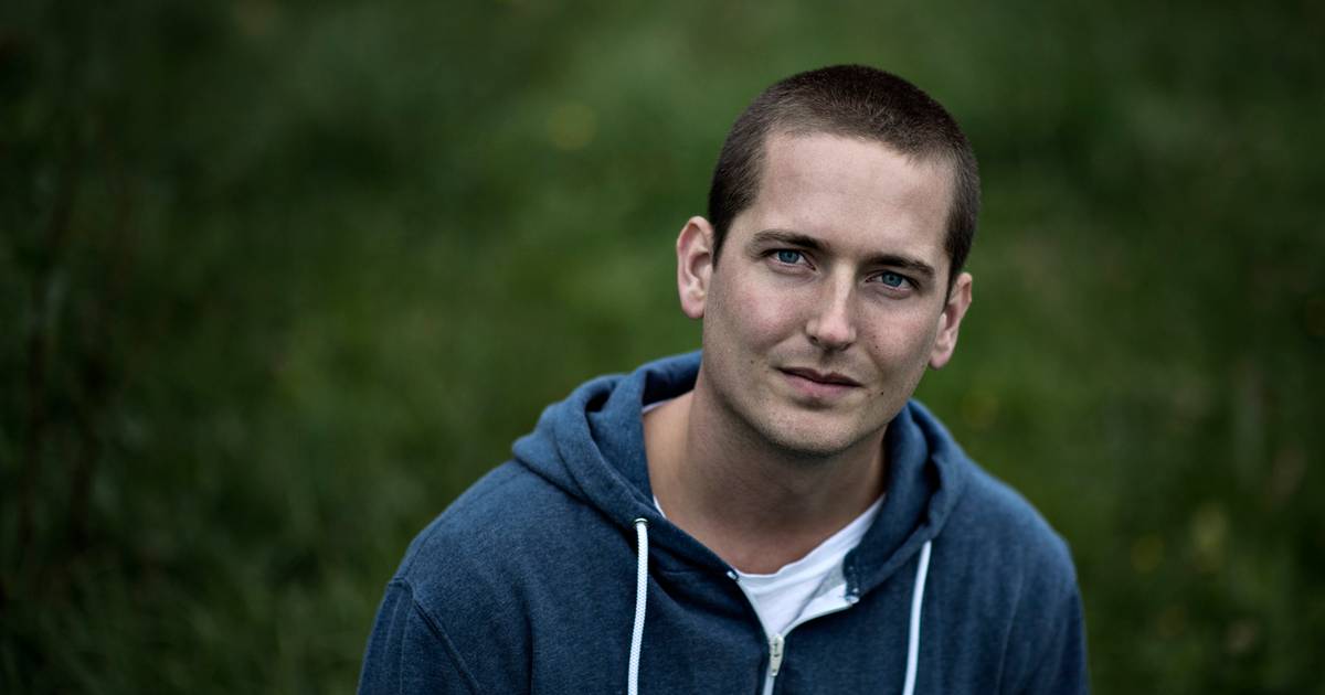 Dennis Drejer har solgt 7.600 km garn uden at vide noget om strik