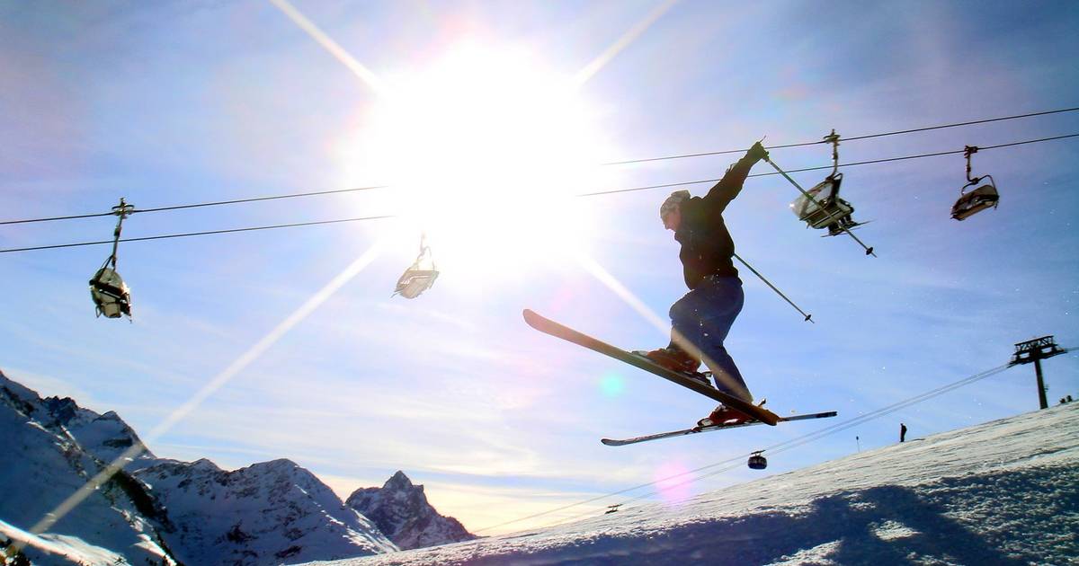 Ejet af milliardærer: Dansk skisportsfirma i konkursmanøvre - Finans