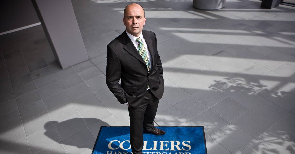 Colliers-grundlægger går fra borde - Finans