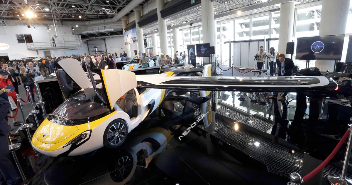 Den første flyvende bil er på vej - Finans